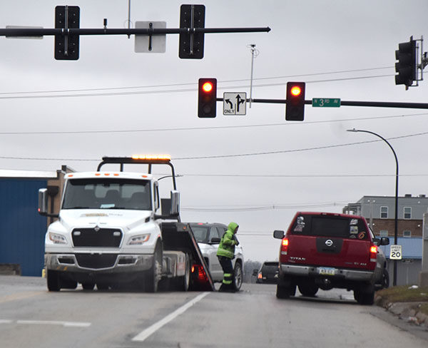 Accident temporarily holds up traffic at State Street, 3rd Avenue ...